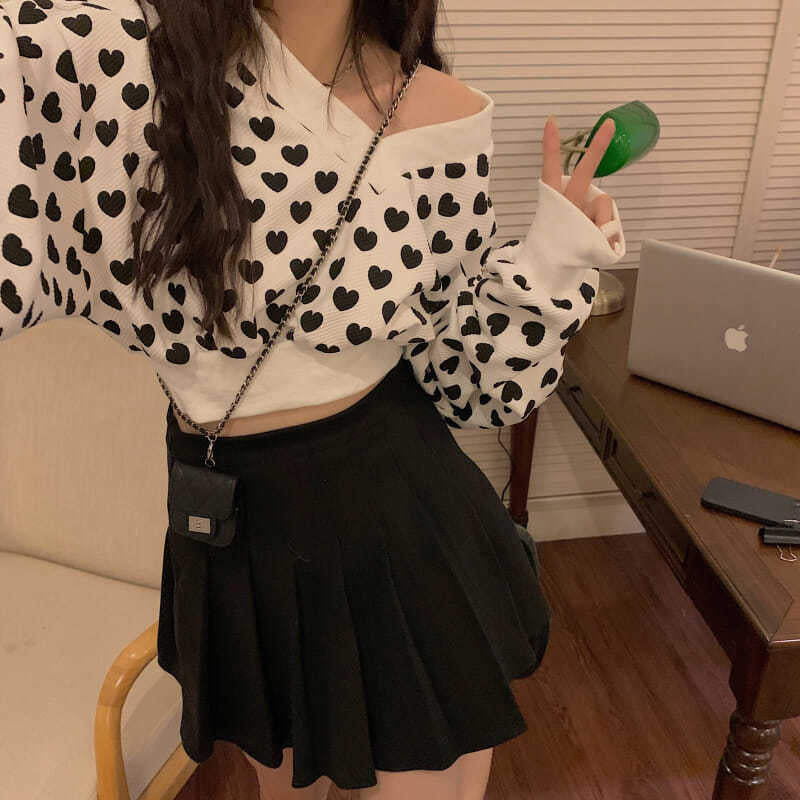 V-Neck Heart Pattern Cropped Sweater – Nada Outfit Land